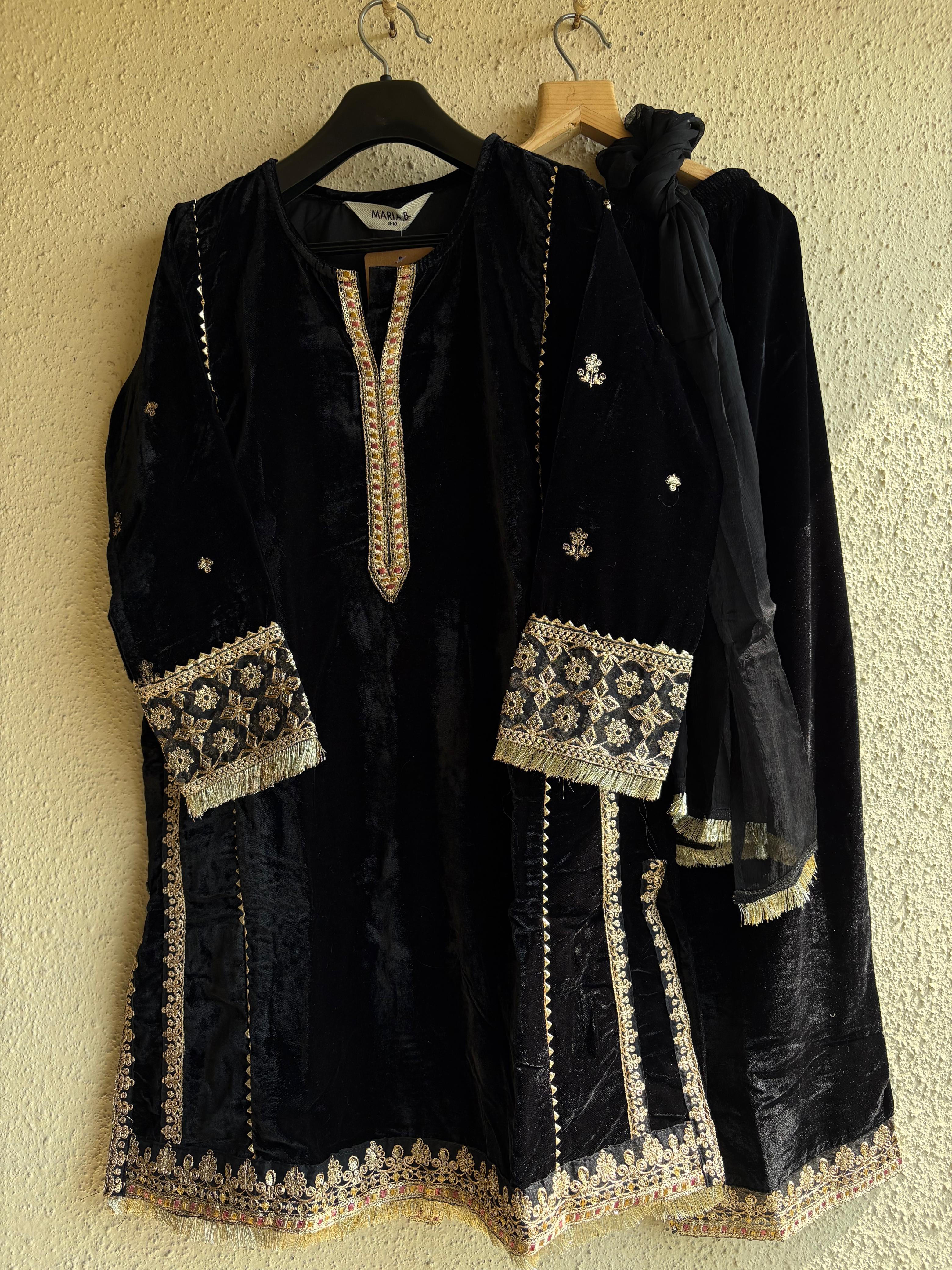 Black Velvet Charm – Ellyra